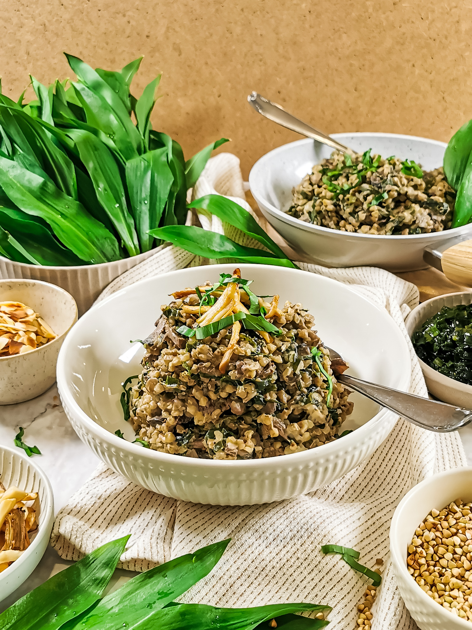 Buchweizen-Risotto mit Bärlauch und Steinpilzen | veganydays.de